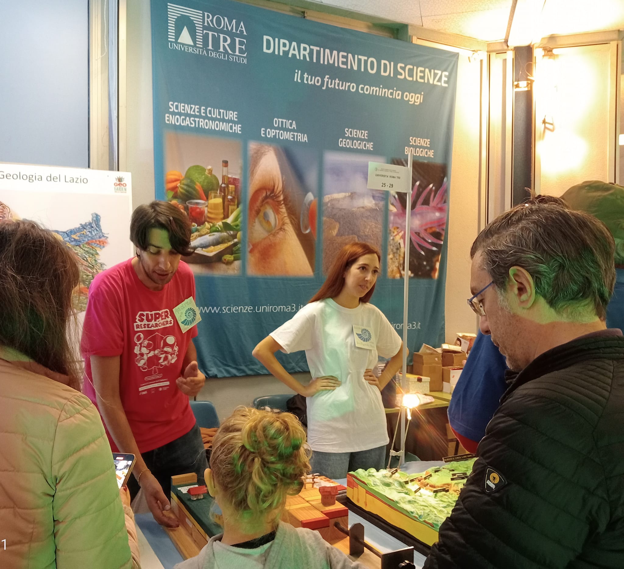 I geologi di Roma Tre al Roma Mineral show 2023 - Dipartimento di ...